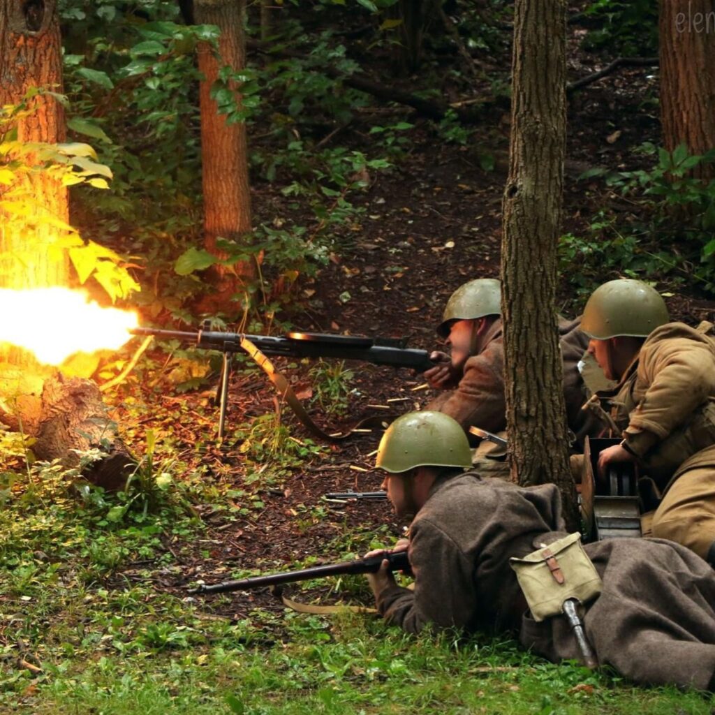 The DP-27 - Soviet Reenacting